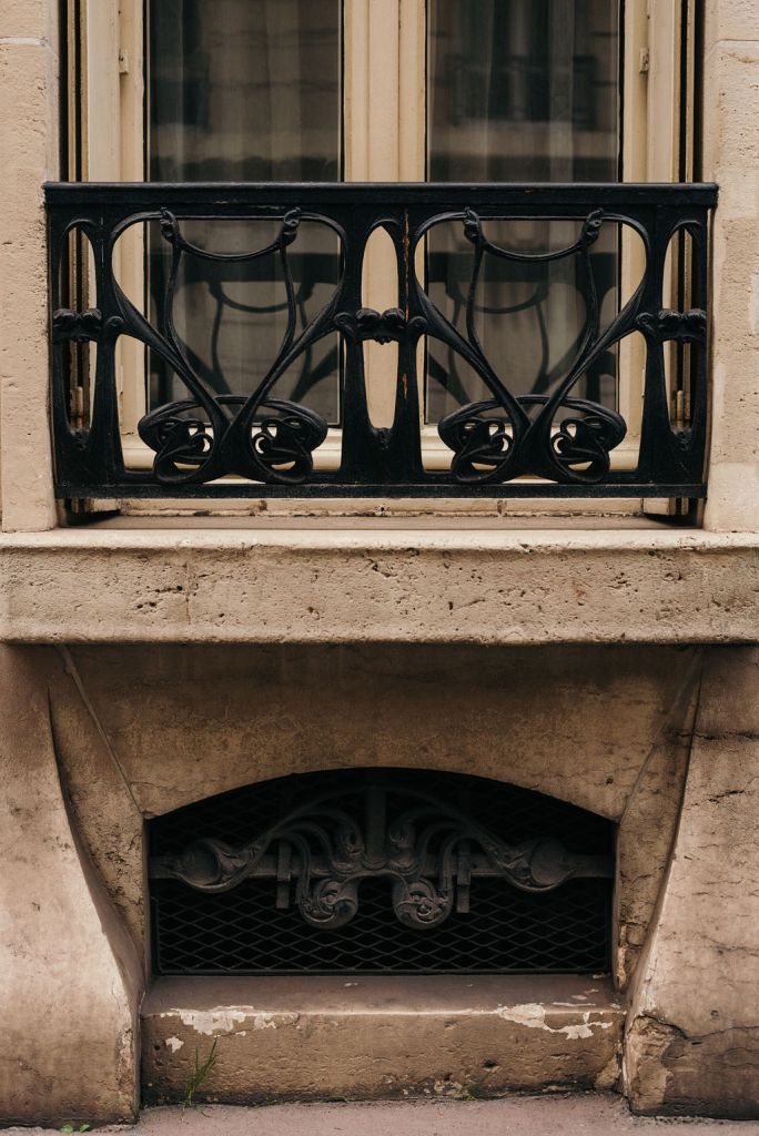 Where to find Hector Guimard's iconic and curvy work in Paris - The ...