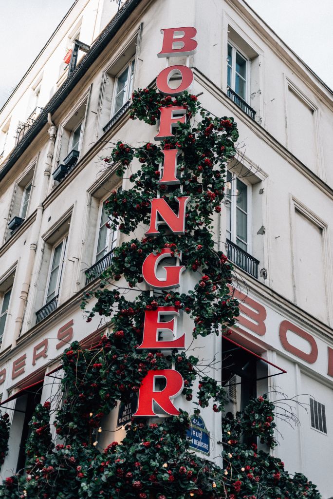 What's it really like to be a waiter in Paris? - The Earful Tower