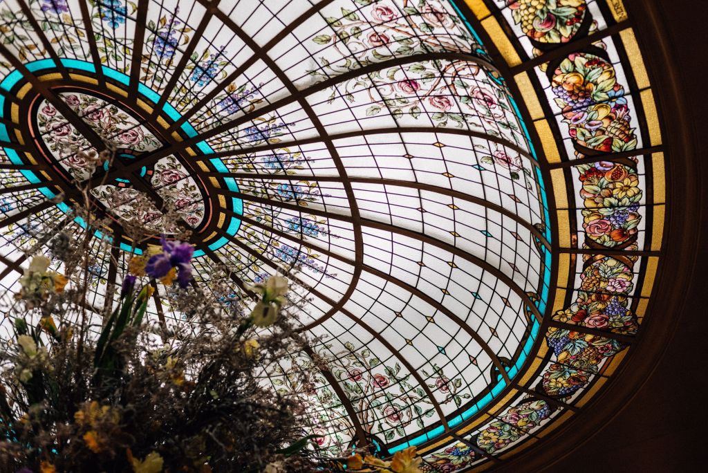 What's it really like to be a waiter in Paris? - The Earful Tower