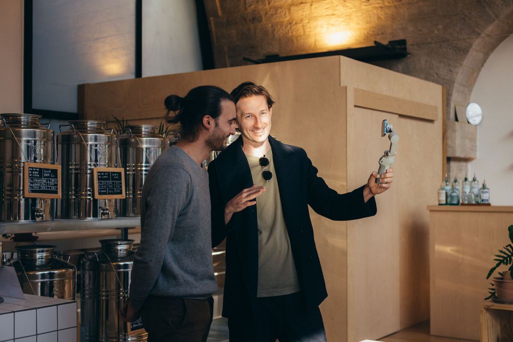 Gin is booming in Paris! Meet two guys making it - The Earful Tower