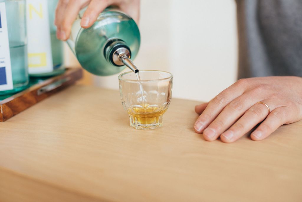 Gin is booming in Paris! Meet two guys making it - The Earful Tower