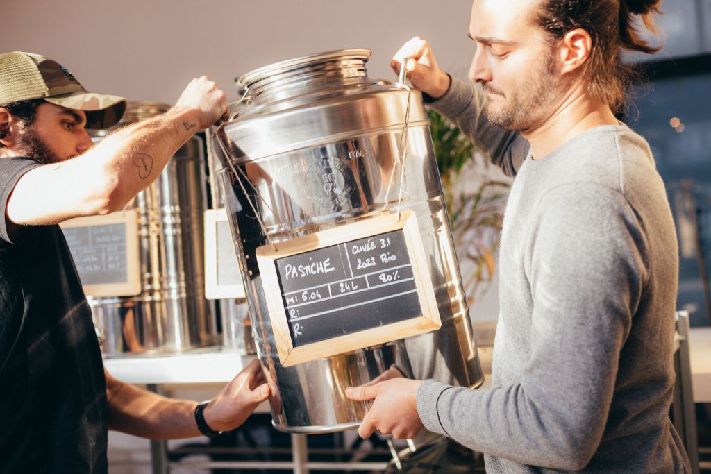 Gin is booming in Paris! Meet two guys making it - The Earful Tower