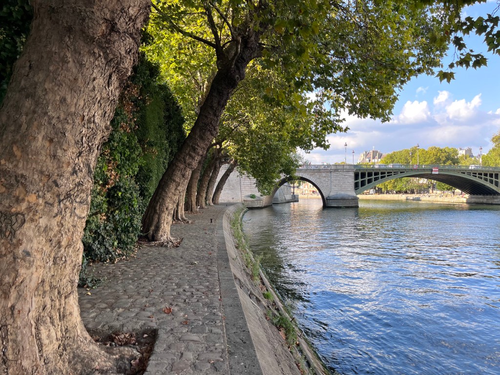 The Ile Saint-Louis: The prettiest walk in Paris - The Earful Tower